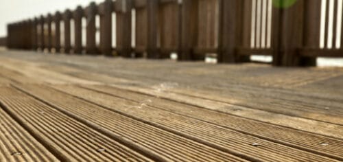 Composiet terras: opties & kosten [+ 3 Voorbeelden]