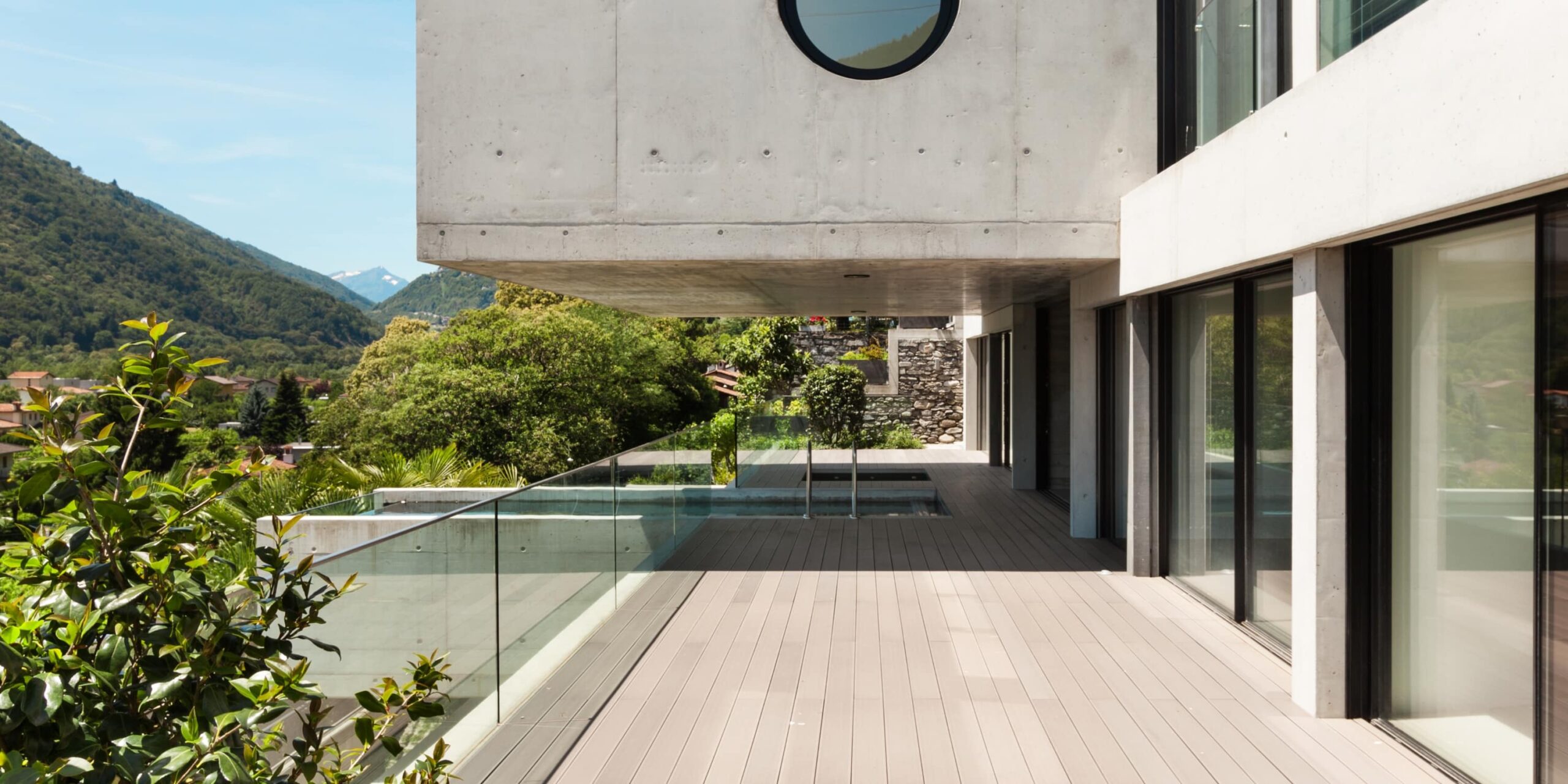 Composiet terras: opties & kosten [+ 3 Voorbeelden]